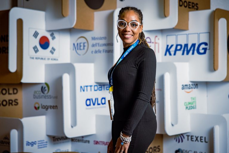 Sustainable events in hotels. Cardboard design for IDB Invest - Cartonlab