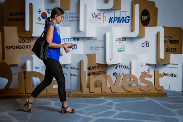 Sustainable events in hotels. Cardboard design for IDB Invest - Cartonlab