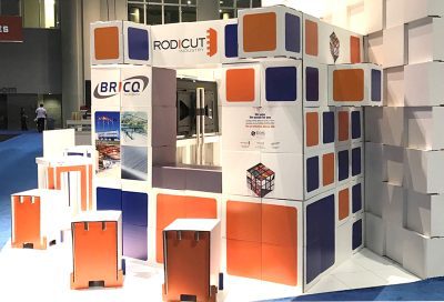 Cubo de Rubik gigante | Stand Eos Group en Orlando.