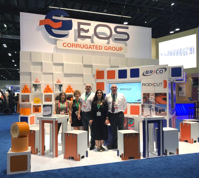 Cubo de Rubik gigante | Stand Eos Group en Orlando.