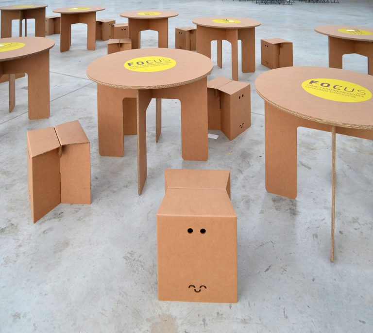 Muebles de cartón para evento Focus Pyme Alicante