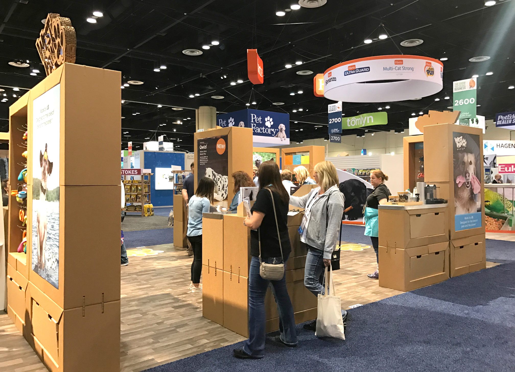 Stands sostenibles para ferias en USA. Diseño en cartón a medida