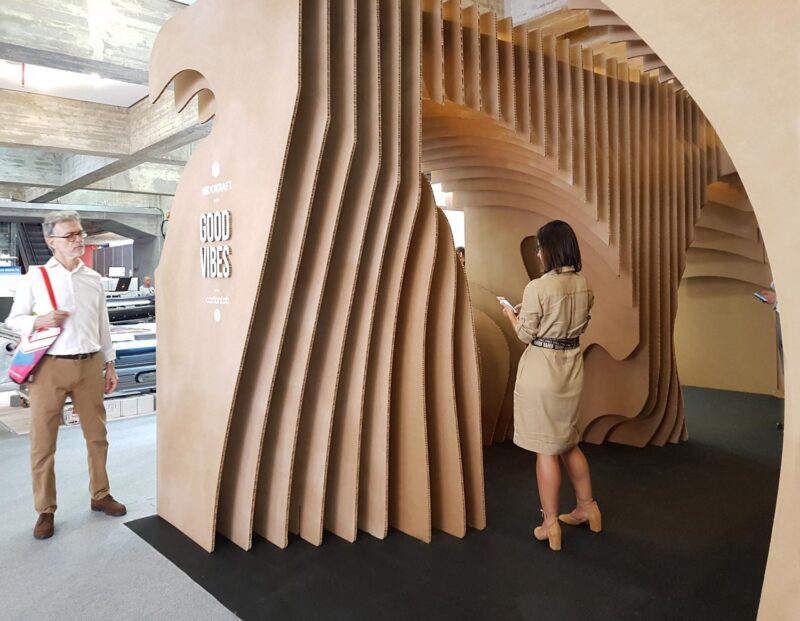 Cartón nido de abeja | Soluciones para stands, paneles y comunicación.