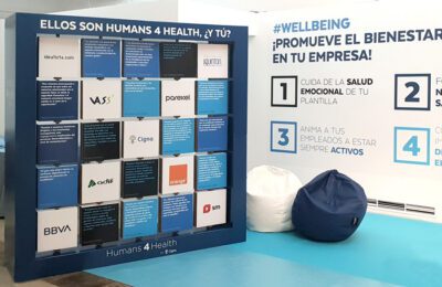 Panel giratorio de cartón | Un diseño que invita a interactuar