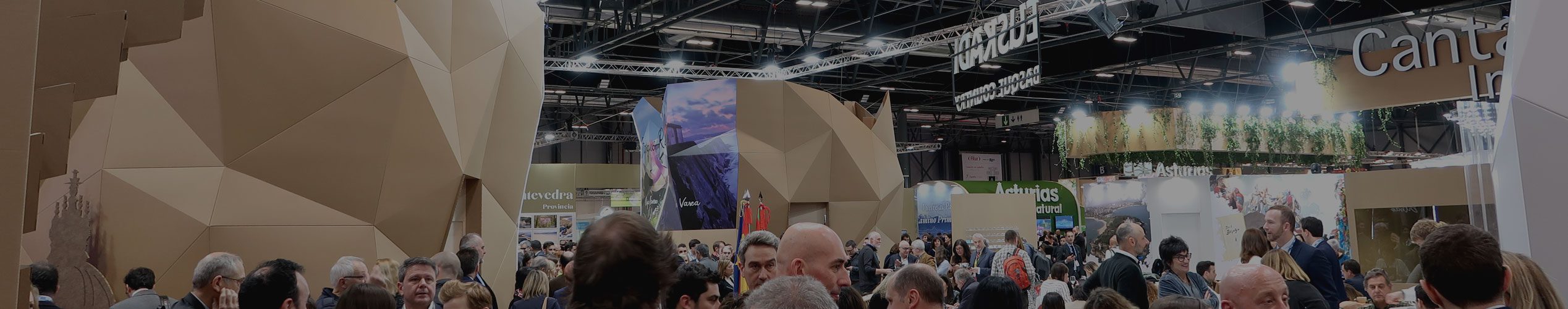 ¿Ideas de stands para ferias de turismo? Mejor, con cartón