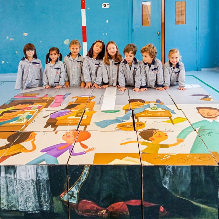 Cubos de cartón personalizados para marketing y comunicación.