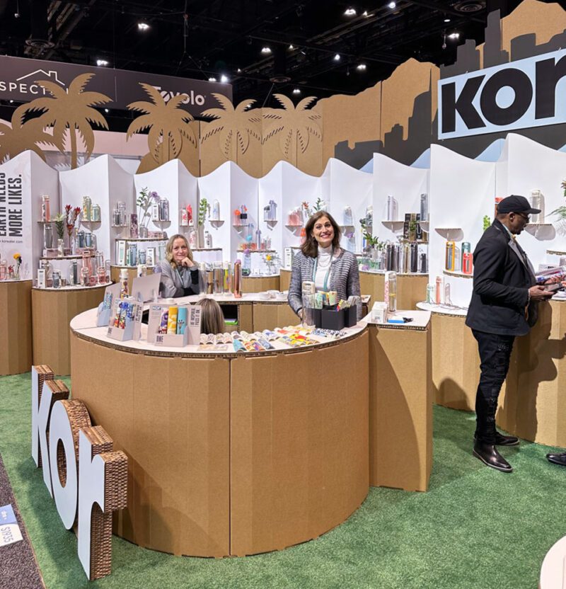 Diseño con mensaje ecológico. Stand de Kor Water en Chicago