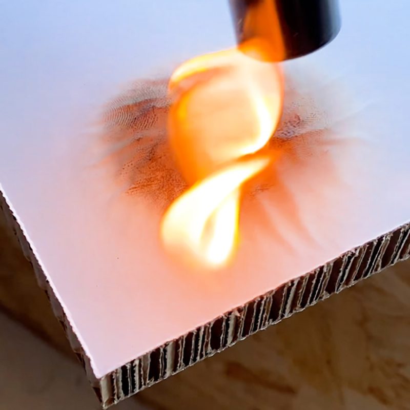 Cartón resistente al fuego